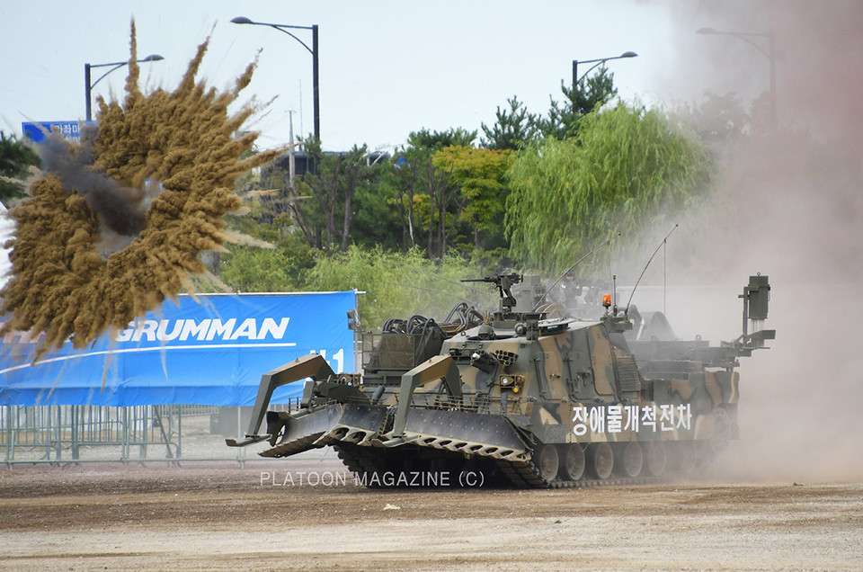 K600 장애물개척전차 군 인도 K600 Combat Engineer Vehicle delevered