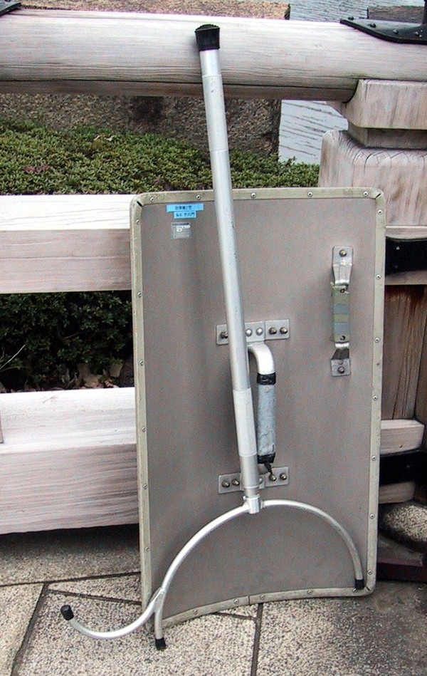 경찰, 범죄진압 장비/인력 모두 고민해야 ROK Police has to reconsider their equipments ...